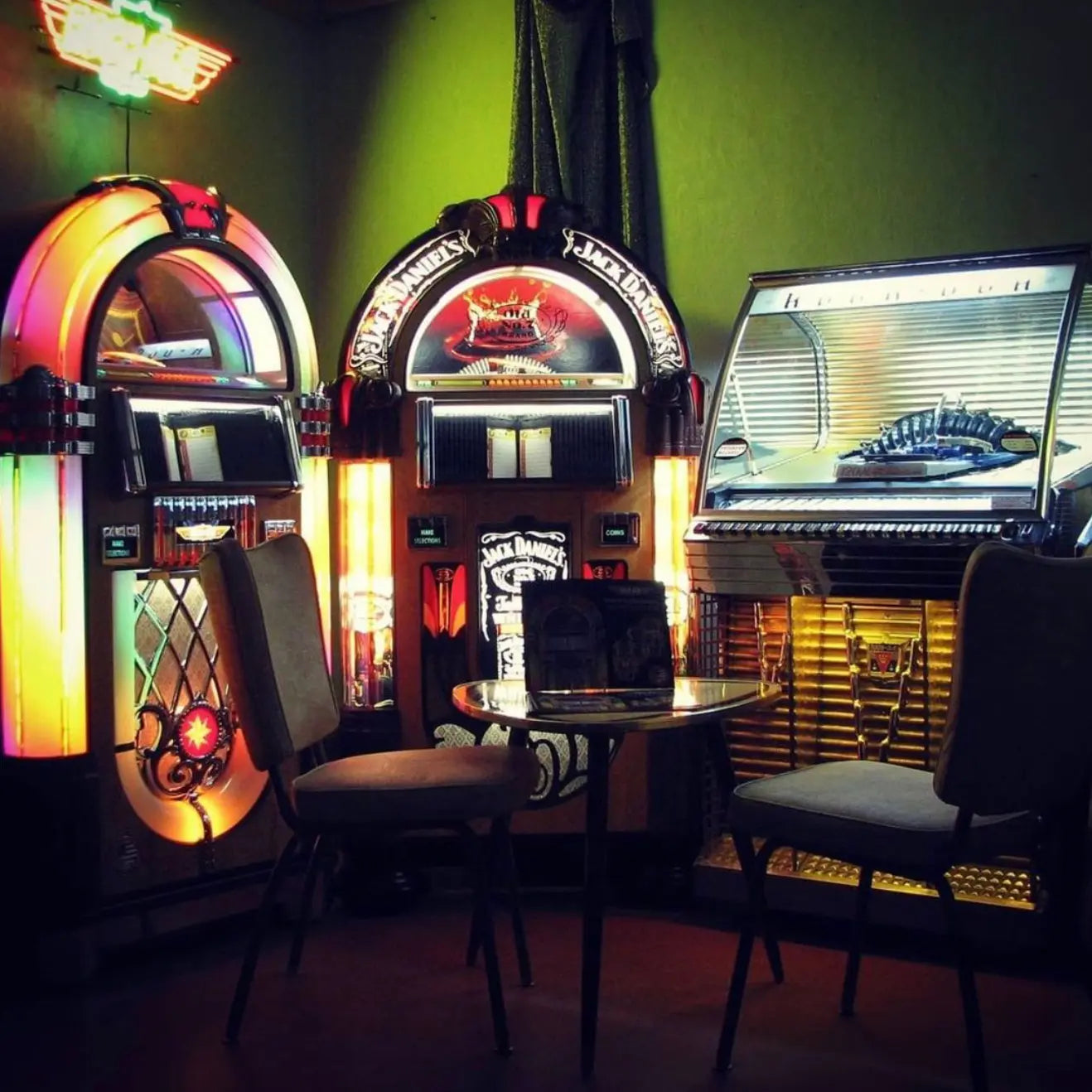 Rock-Ola Jukeboxes – American-Made Premium Vinyl, CD & Digital Models ...